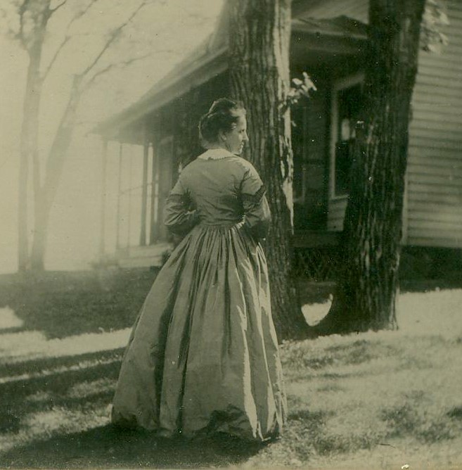 Gustava’s Unworn Wedding Dress – Anna's home